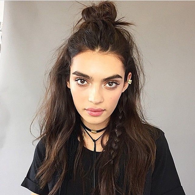 Razones para que el medio chongo se convierta en tu peinado favorito ...