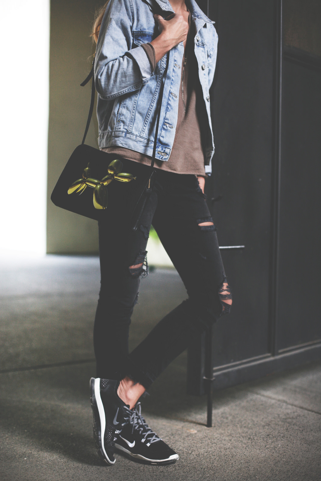 Outfits con ripped jeans negros para ser la chica con más estilo de tu ...