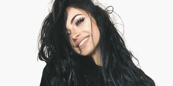 15 Chicas que te tentarán a pintarte el cabello de negro | Es la Moda