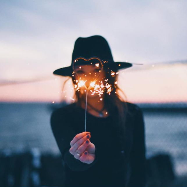 Fotos con luces de bengala que debes hacerte estas posadas | Es la Moda