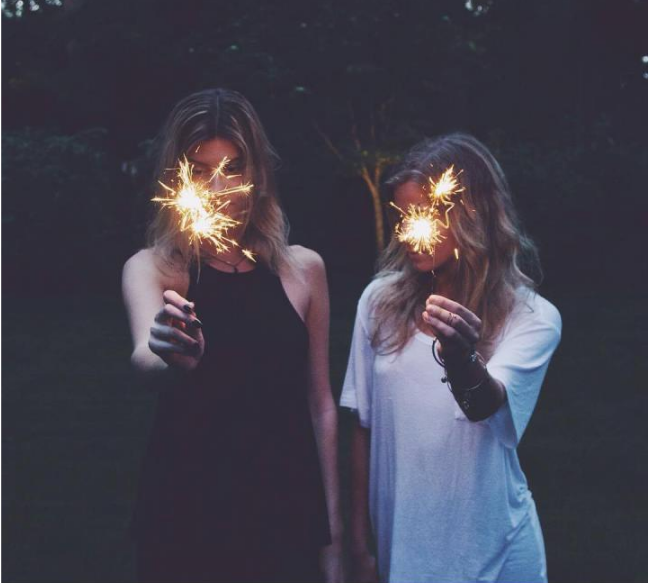 Fotos con luces de bengala que debes hacerte estas posadas | Es la Moda