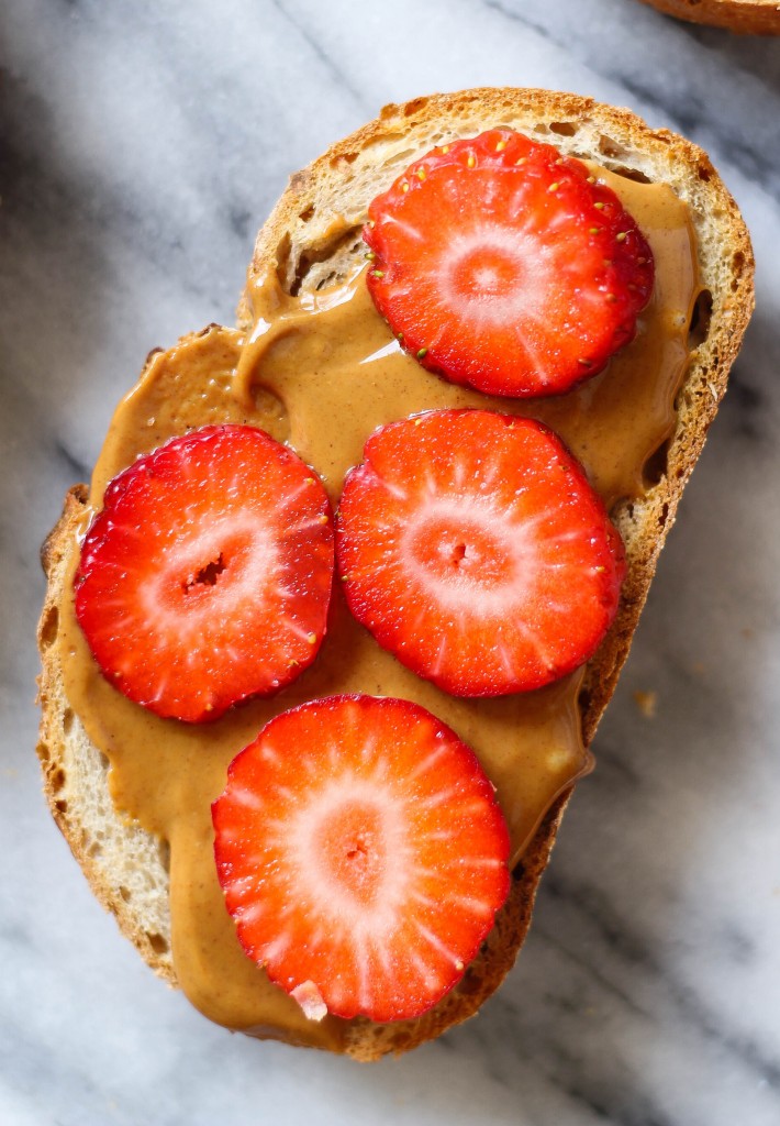 10 Desayunos súper healty que puedes hacer con una rebanada de pan