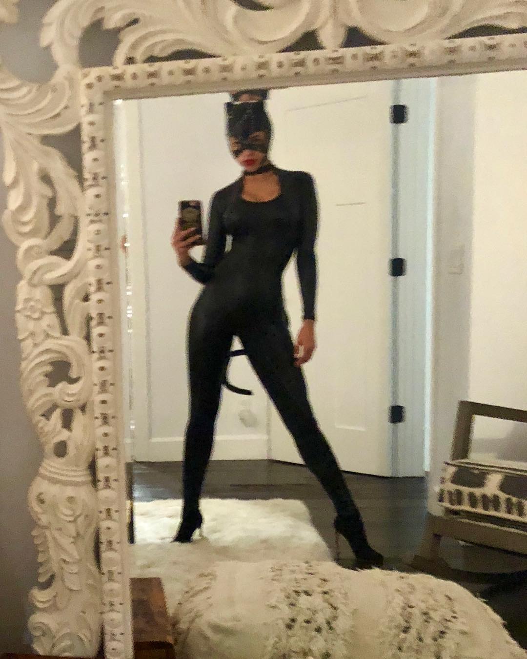 Eiza González se transformó en ‘Gatubela’ para Halloween | Es la Moda