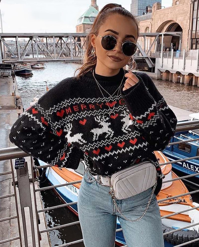 Outfits para lucir chic con tu ridículo suéter navideño | Es la Moda