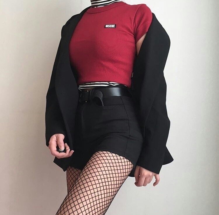 20 Outfits rojos que te estás perdiendo por siempre comprar ropa negra ...