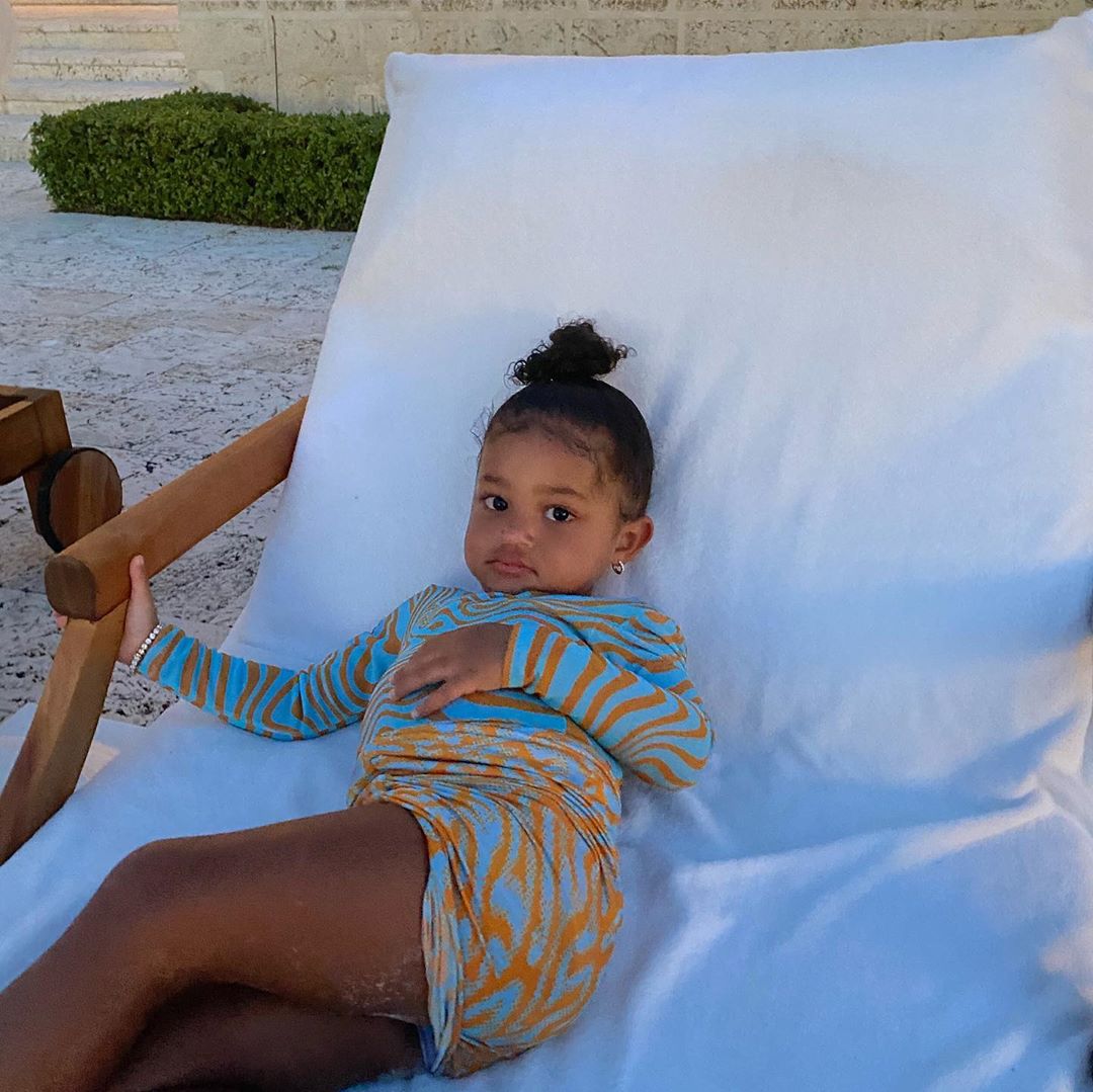 Stormi diciéndole ‘TE AMO’ a Travis derretirá tu corazón | Es la Moda