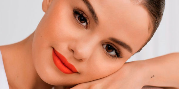 Selena Gómez Muestra Orgullosa En Traje De Baño La Cicatriz De Su