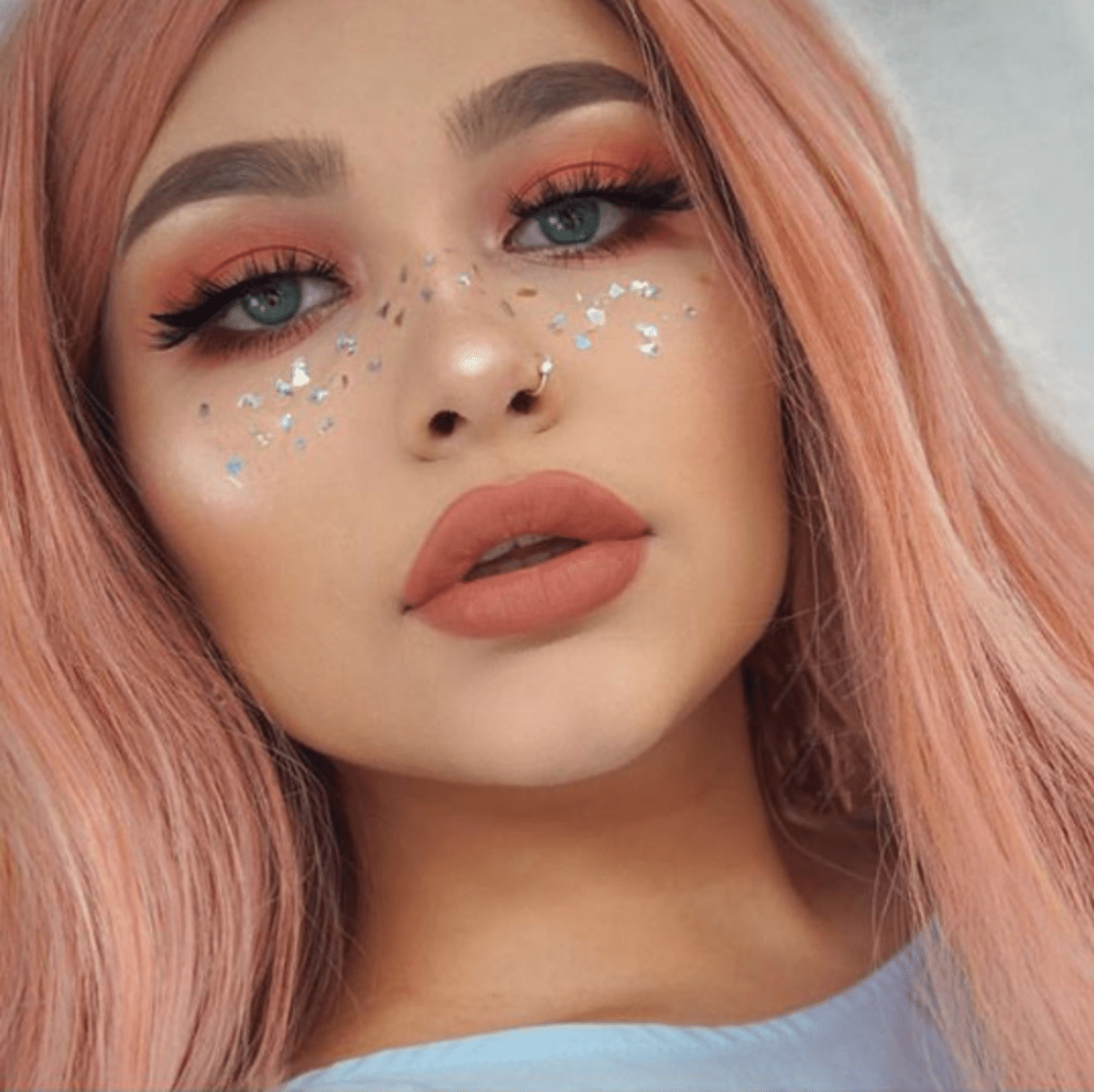 ¿Quieres pecas para tus stories? ¡Créalas con glitter! | Es la Moda