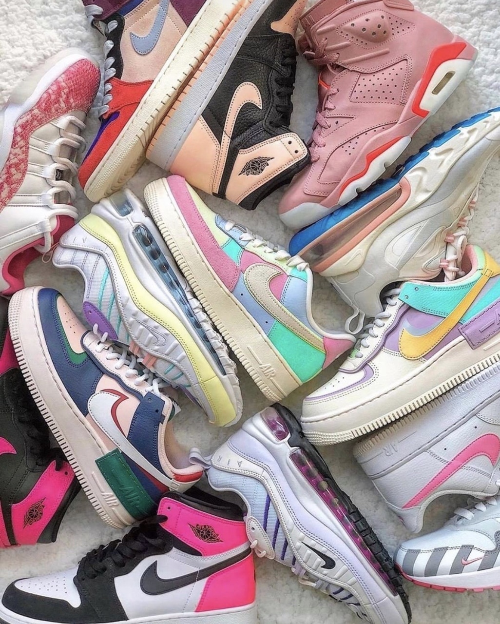Sneakers multicolor que podrás usar todo el año | Es la Moda