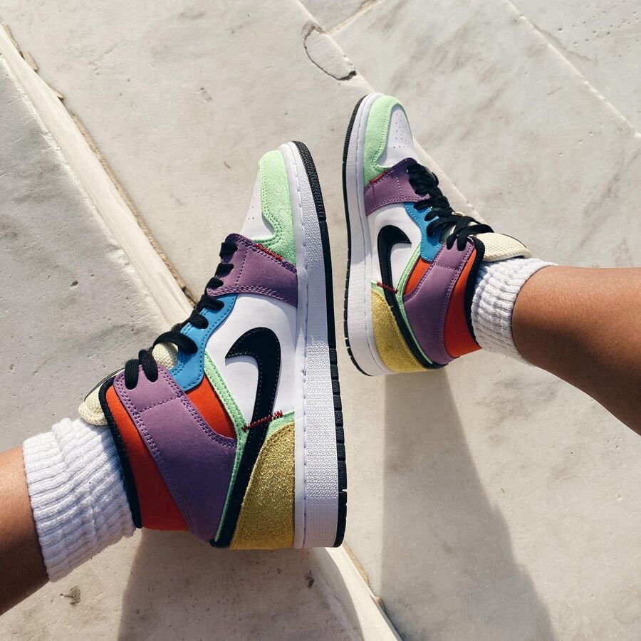 Sneakers multicolor que podrás usar todo el año | Es la Moda