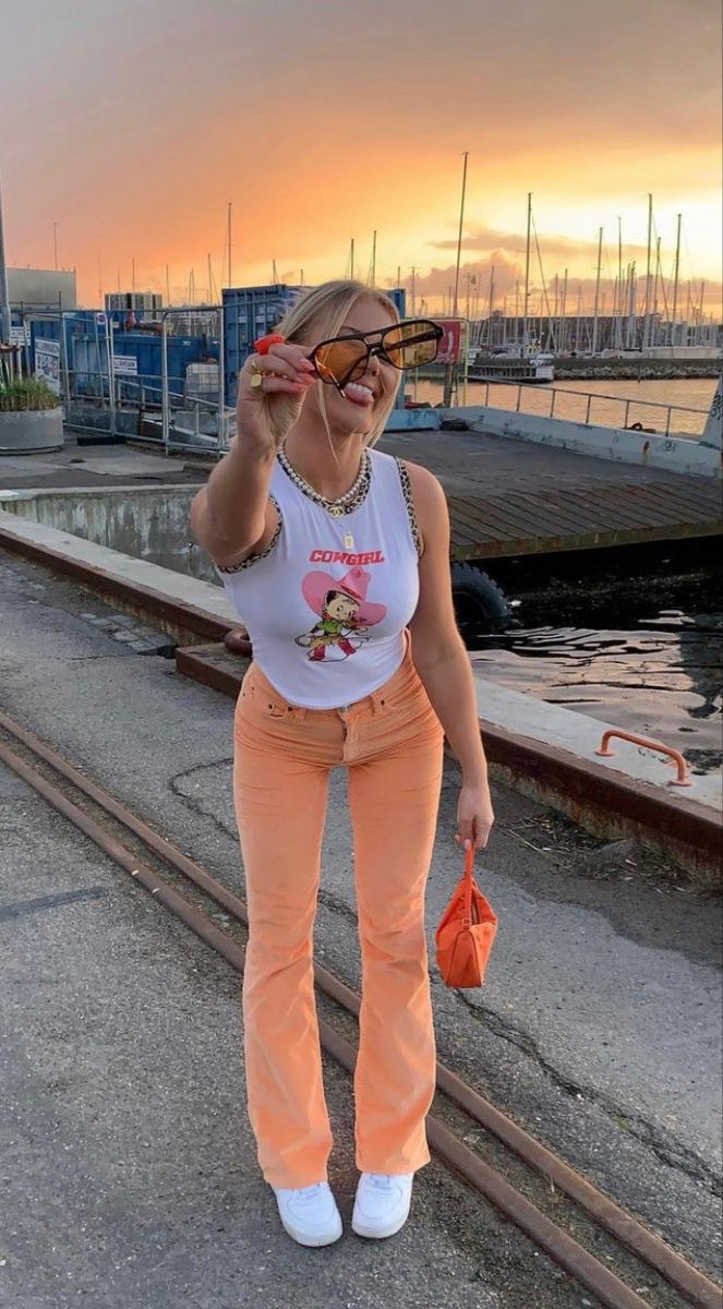 Outfits color melón para inaugurar la primavera | Es la Moda