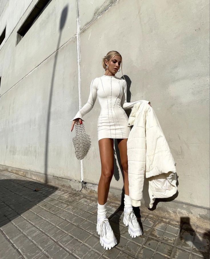 Outfits blancos para introducirte al minimalismo | Es la Moda