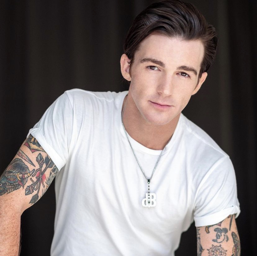 Drake Bell muestra que canta igualito a Juanes | Es la Moda