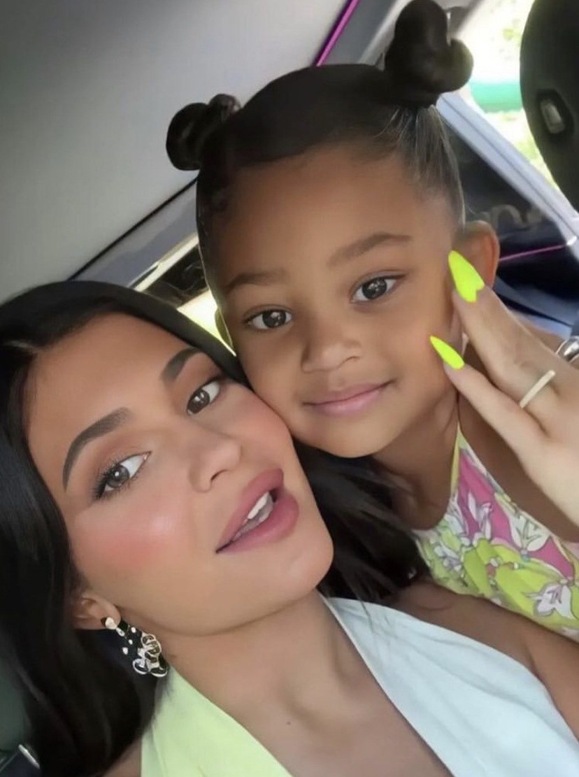Stormi Cada Vez Se Parece Más A Kylie Jenner Es La Moda