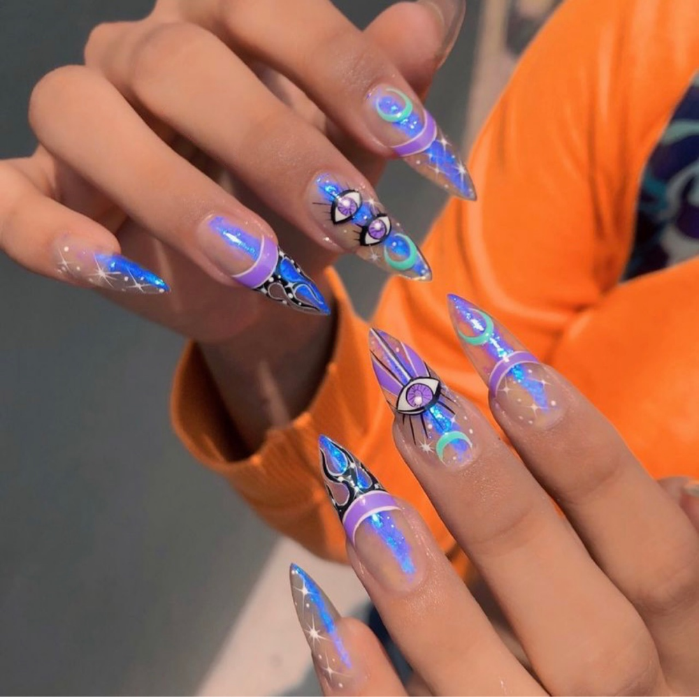 Uñas con ojo turco para alejar las malas vibras | Es la Moda