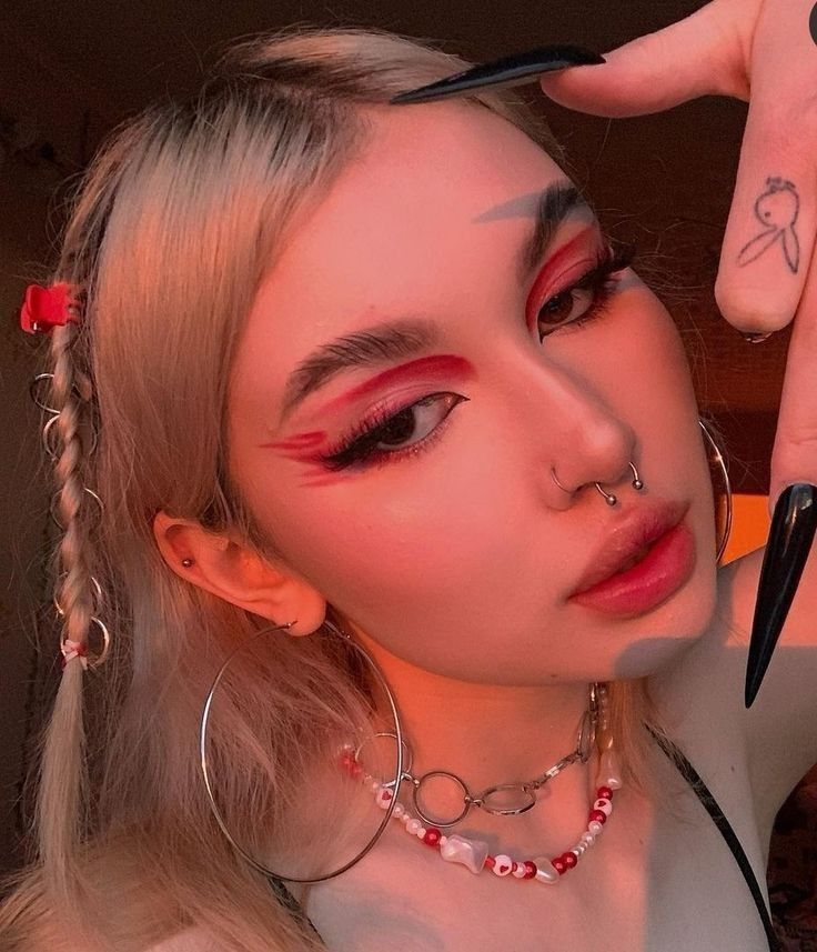 Maquillajes perfectos para tu disfraz de Diablita | Es la Moda