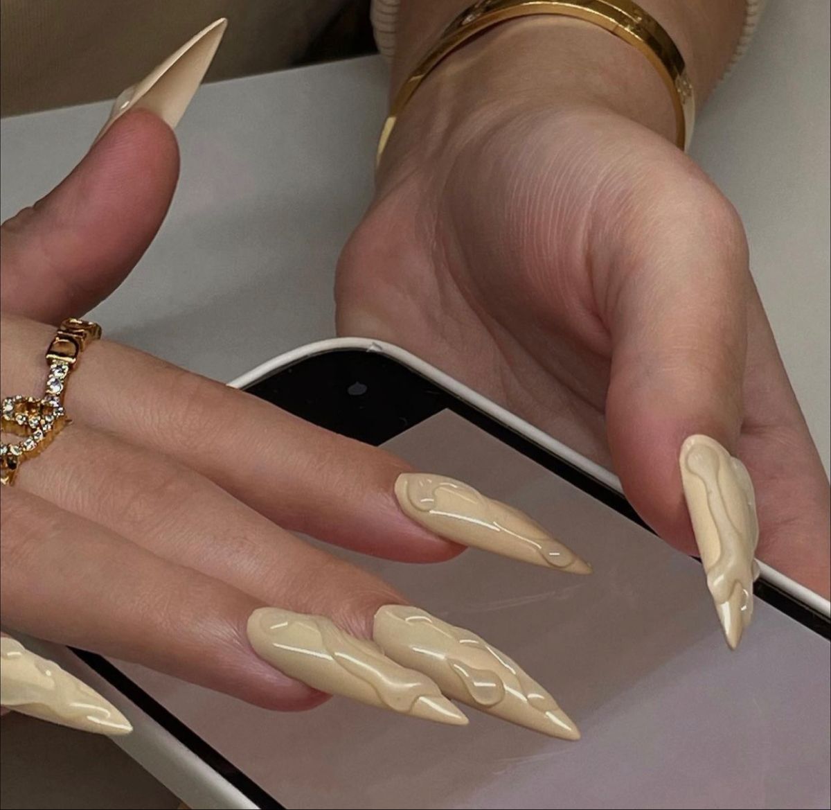 Uñas Con Textura Que Te Convertirán En La Reina De Las Buchonas Es La