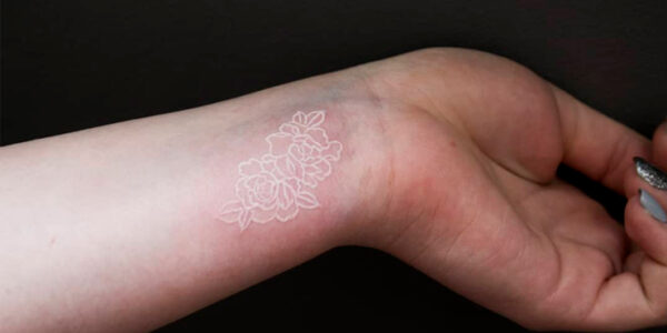 Tatuajes transparentes que tu cuerpecito necesita | Es la Moda