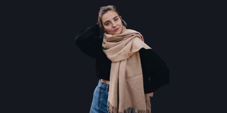 Ideas para usar una bufanda sin que opaque tu look | Es la Moda