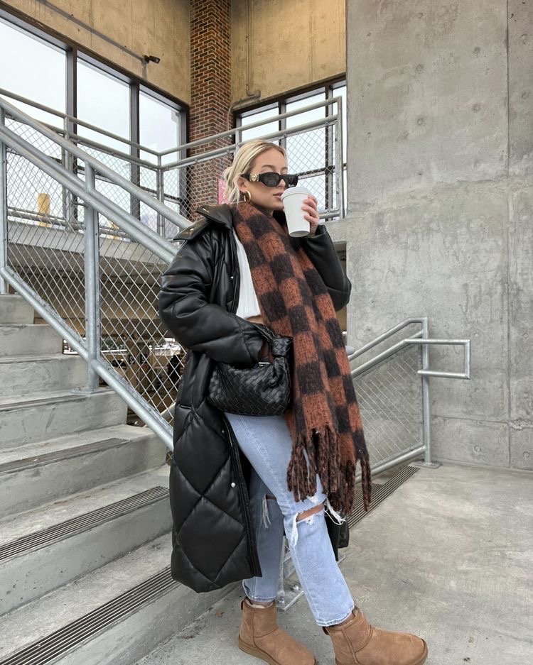 Ideas para usar una bufanda sin que opaque tu look | Es la Moda