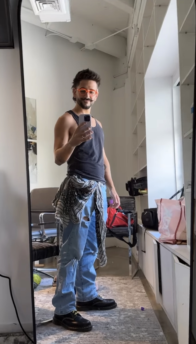 Camilo como nunca antes lo has visto ¡en jeans! | Es la Moda