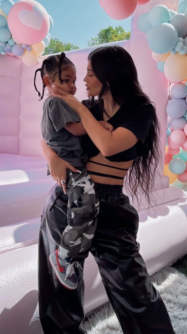 Stormi y su look de señora de Las Lomas que está arrasando | Es la Moda