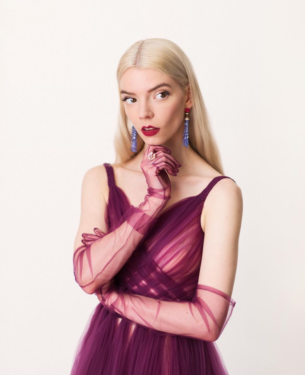 Anya Taylor y la marca corporal que la acredita como Latina | Es la Moda