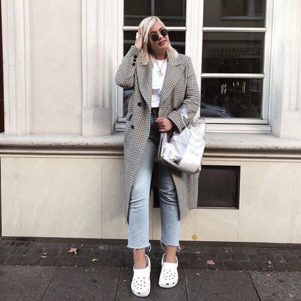 Ideas para usar Crocs con tus outfits para el frío | Es la Moda