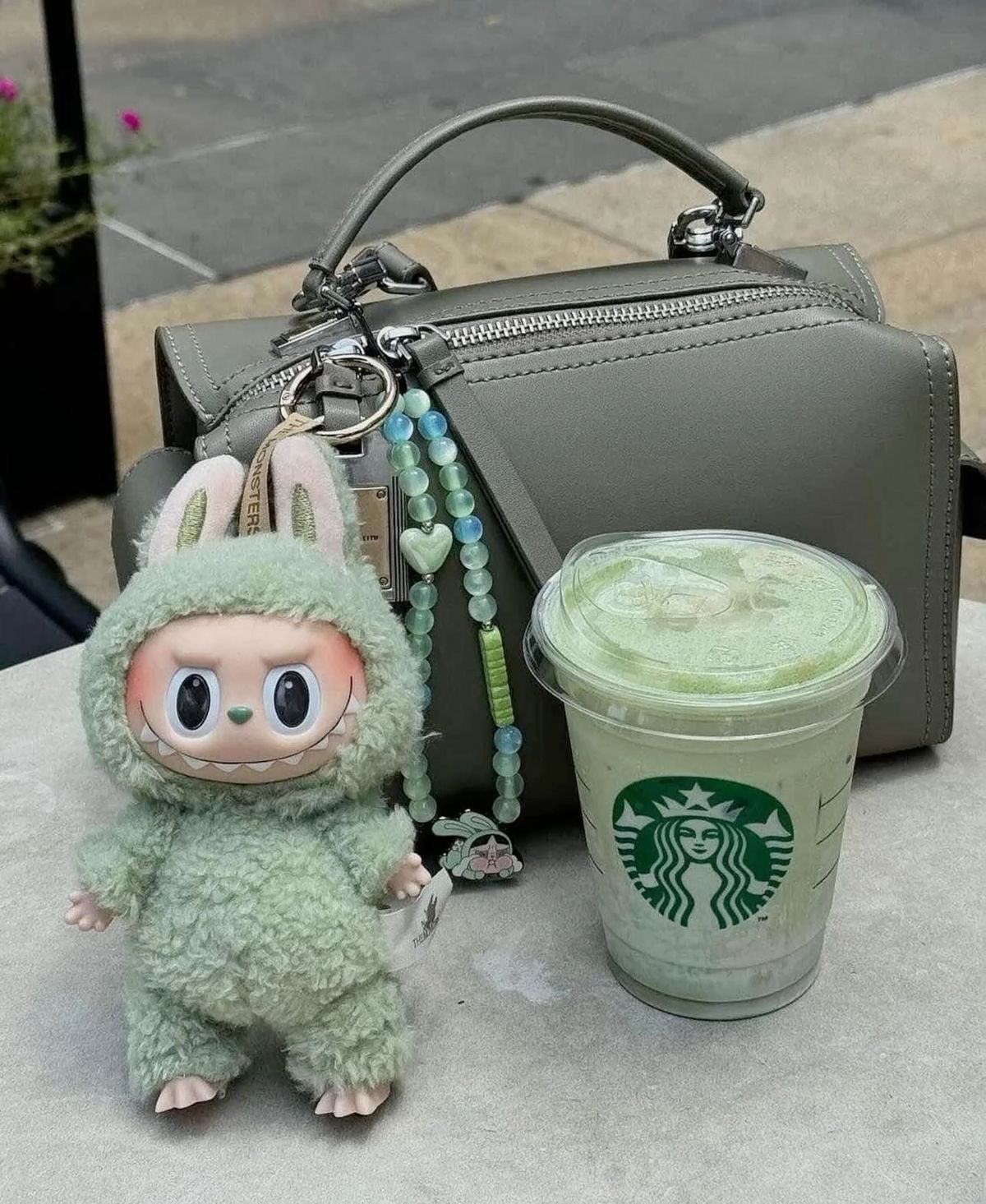 Ideas de fotos para presumir tus Labubus | Es la Moda