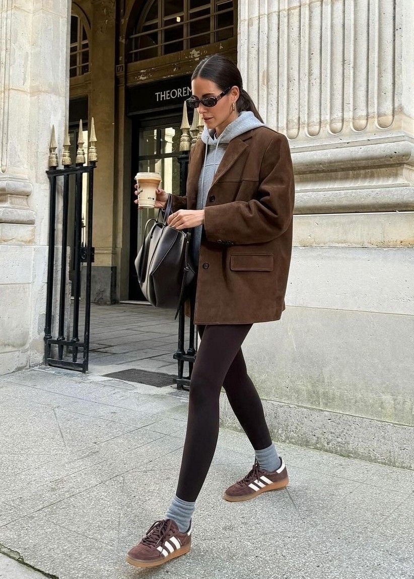 Outfits que prueban que necesitas una chaqueta de gamuza café | Es la Moda